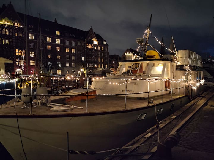 Cabin And Kitchen In Yacht With Heat And Hot Water - Copenhaguen