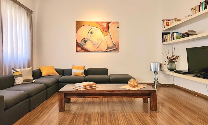Cozy Modern Apartment In Hip Area - Beirut