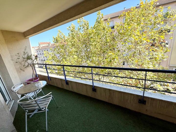 Apparentement Balcon Et Parking - Lyon