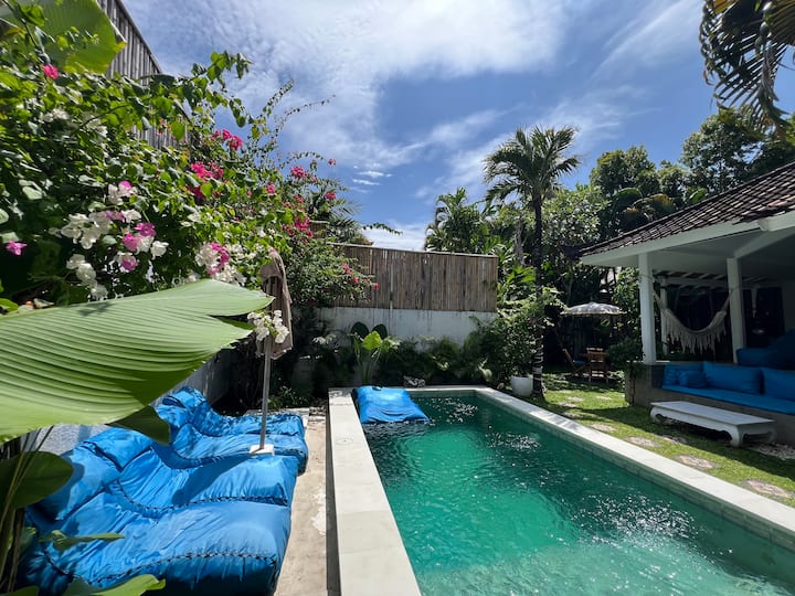 Balinese Oasis In Seminyak 4br, Pool & Comfort - Kuta