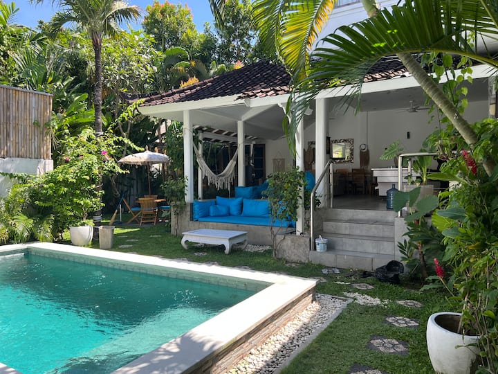 Balinese Oasis In Seminyak 4br, Pool & Comfort - Kuta