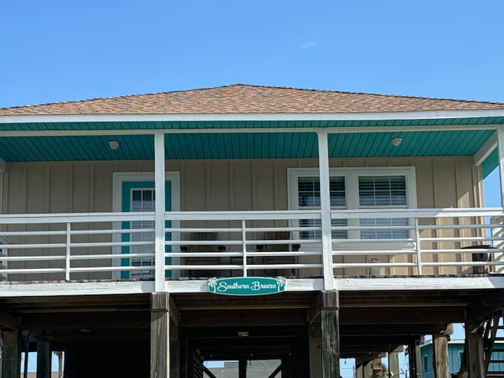 Price Reduction For Weekdays!!! Just 300 Feet To The Beach! - Freeport, TX