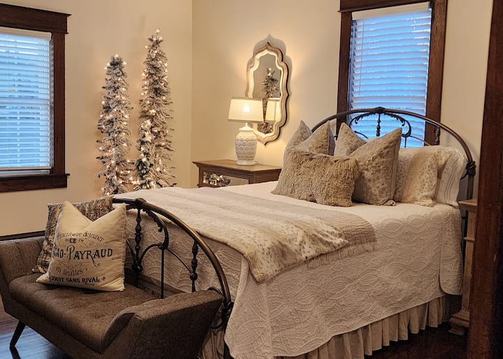 Gorgeous Tastefully Renovated Loft Near Downtown - Bristol, TN