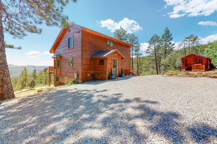 Enchanting 4br Lakeview | Fireplace - Durango, CO