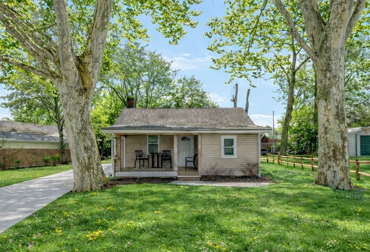 Charming Plx Cottage-lake View - Canal Park - Akron