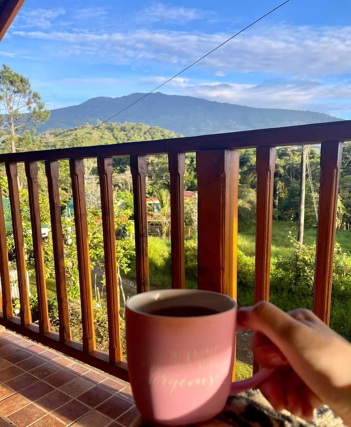 Casa Búho • Cozy Cabin Hideaway With Volcano Views - Turrialba