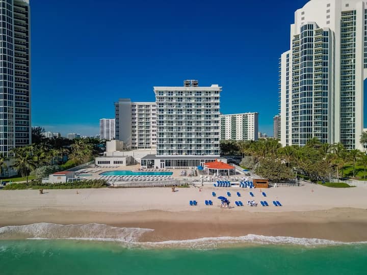 Amazing Beachside Studio/ Condo - Sunny Isles Beach, FL