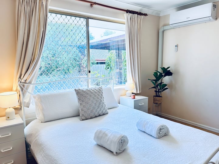 Pet-friendly Home Near Fiona,murdoch,advent… World - Adventure World, Bibra Lake
