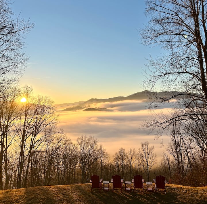 The Wcu “View Apt” King Beds, Hot Tub, Patio Toys! - Tuckasegee, NC