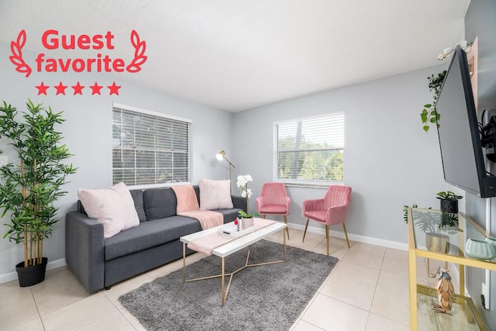 Vibrant, Bright 2-bedroom Gem In Victoria Park - Fort Lauderdale, FL