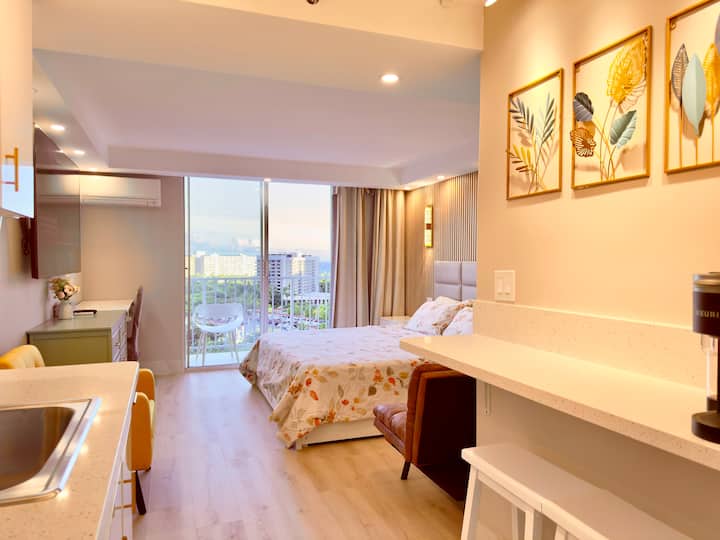 Waikiki Cozy King Ocean View Studio W/balcony - Honolulu