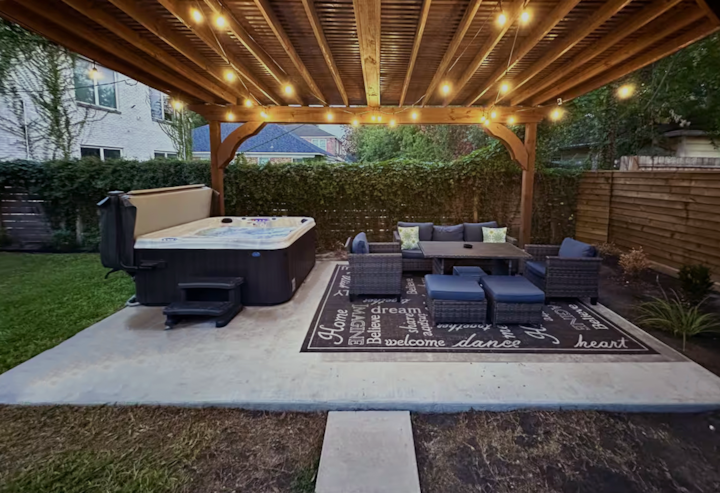 Near Downtown – 4br – Hot Tub – Parking 7 - Houston, TX