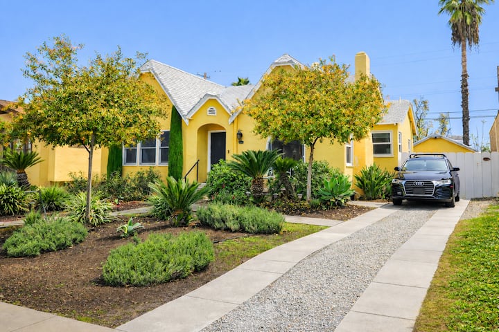 Unique Charming Tudor Home With Spa Hot Tub - Fresno, CA