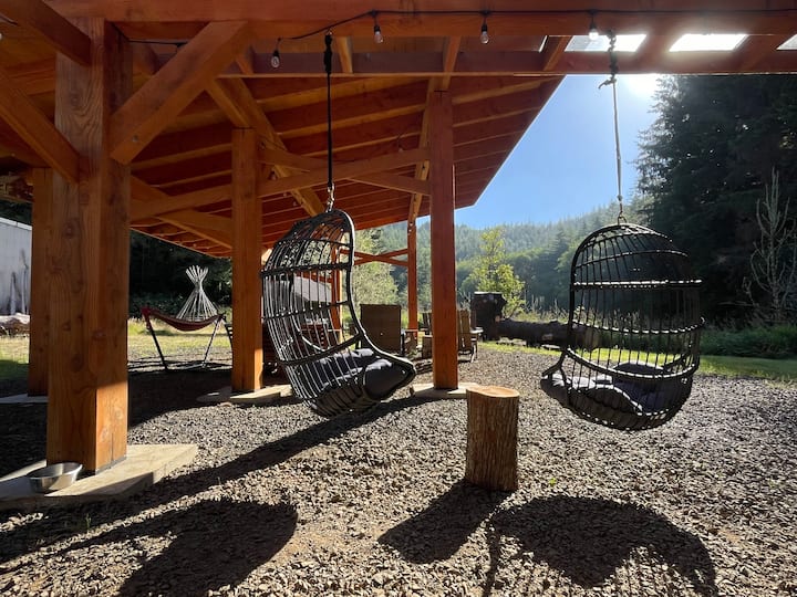 Sitka Farmhouse - Coastal 3 Acres, Pond, Forest - Pacific City, OR