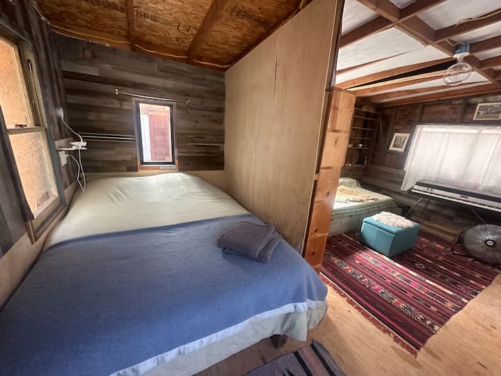 Mountain Cabin Farmstay W Hottub And Sauna - Calabasas, CA