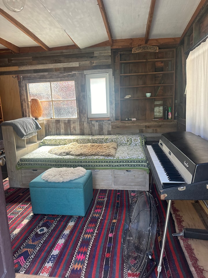 Mountain Cabin Farmstay W Hottub And Sauna - Topanga, CA