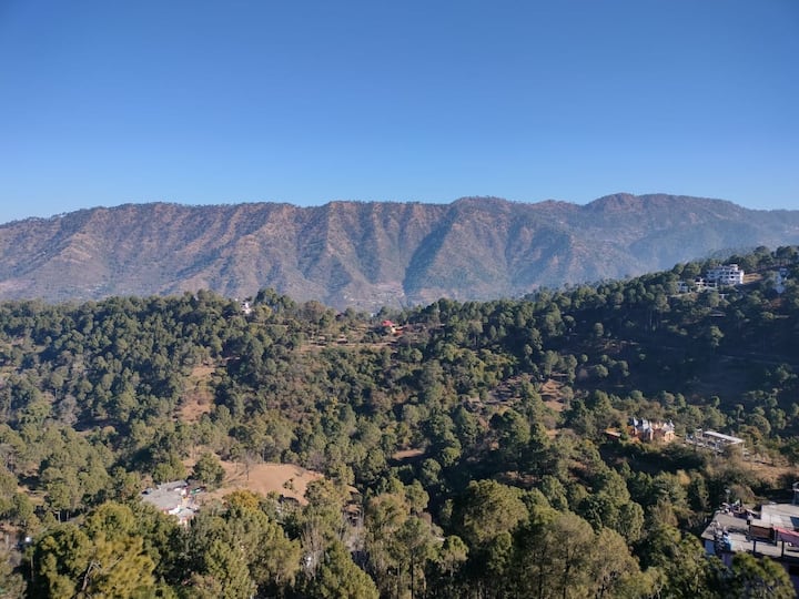 The Corner Egde Luxury Cottage ~ Lift, Lawn And Ac - Kasauli