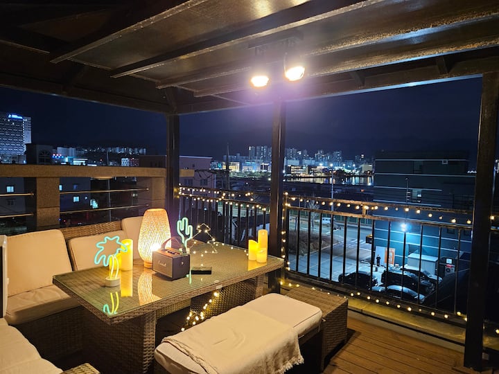 Mary&john With Rooftop - Sokcho