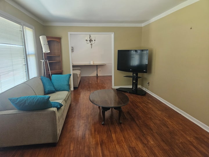 Family-friendly Home Near The Heart Of Greensboro - Greensboro, NC