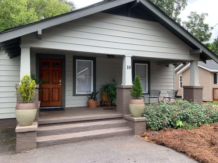2:1 Bungalow With A Backyard - Greenville Zoo, Greenville