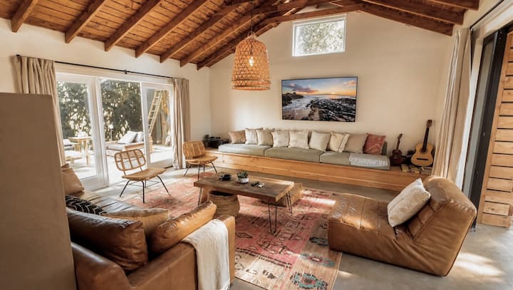 Nidovale - Suburban Cabin - Los Angeles, CA