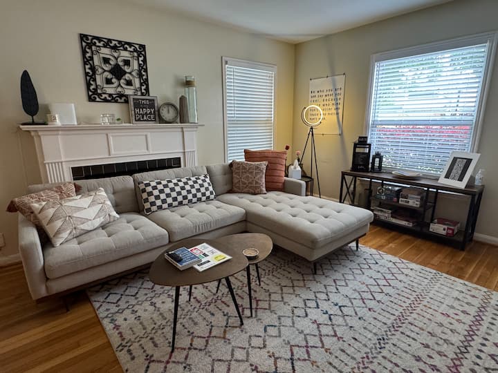 Rice Village Retreat - Bellaire, TX