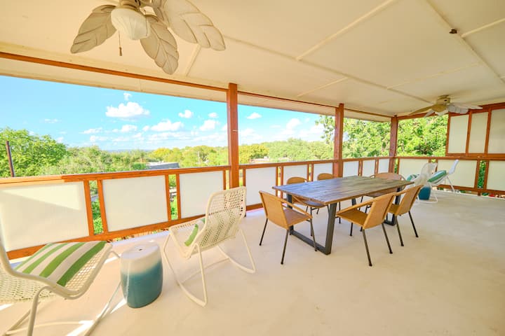 Downtown Skyline Views & Sleeps 10+ - Austin, TX