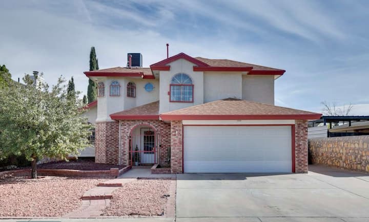 Cheerful Family And Furbaby Friendly Home W Office - El Paso, TX