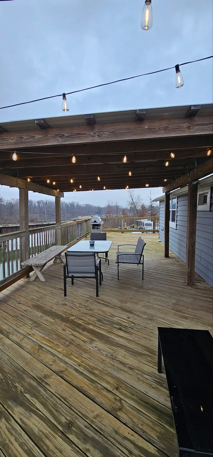 Scenic River Home - Grafton, IL