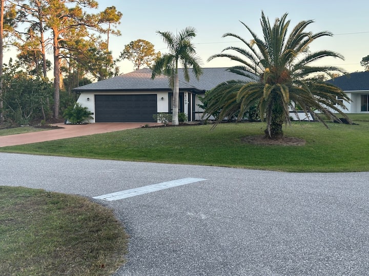 Peaceful And Cozy Place For All Of Your Life Needs - Port Charlotte, FL