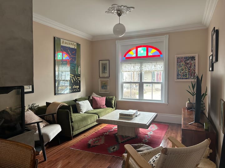 The  Retreat- 2 Bedroom W/hot Tub & Sauna - Hamilton