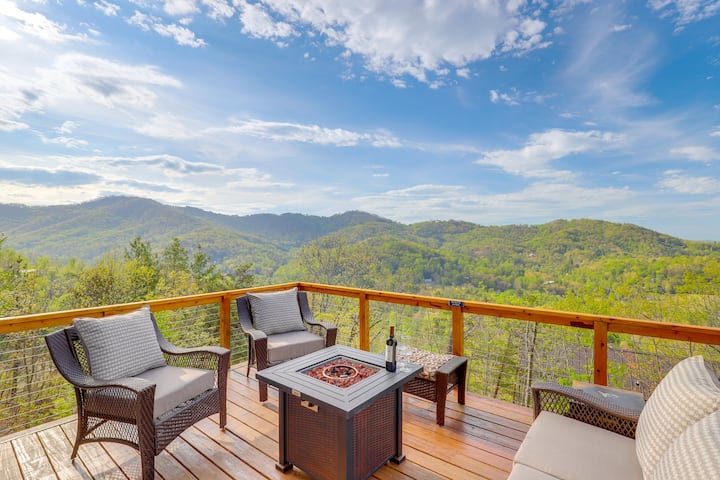Escape W/ Hot Tub, Mtn Views: 5 Mi To Urban Trail - Asheville, NC