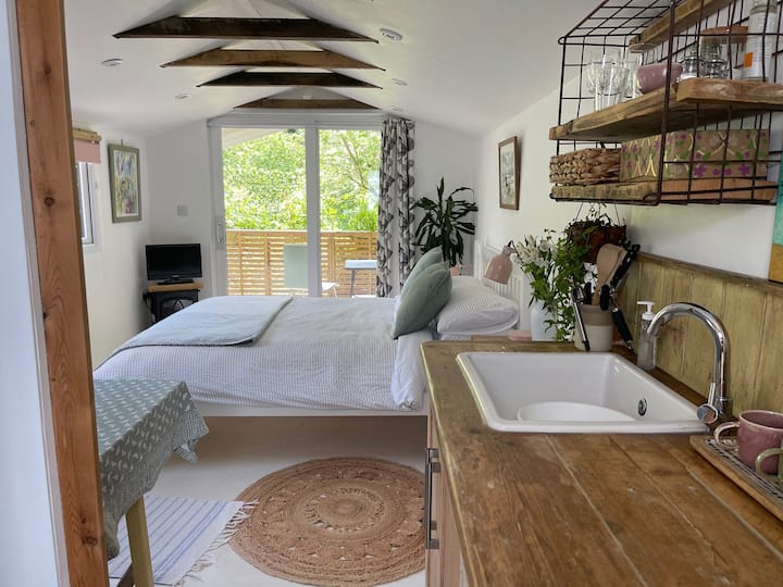 Cosy Cabin For Two - Suffolk