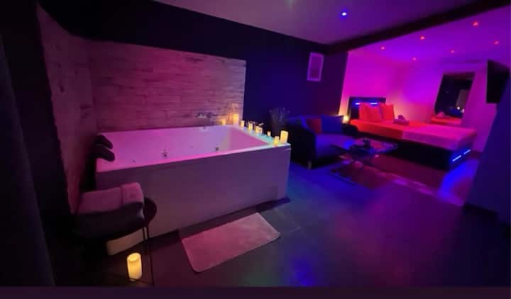 Escapade Romantique, Jacuzzi L’été, Petit Déjeuner - Var