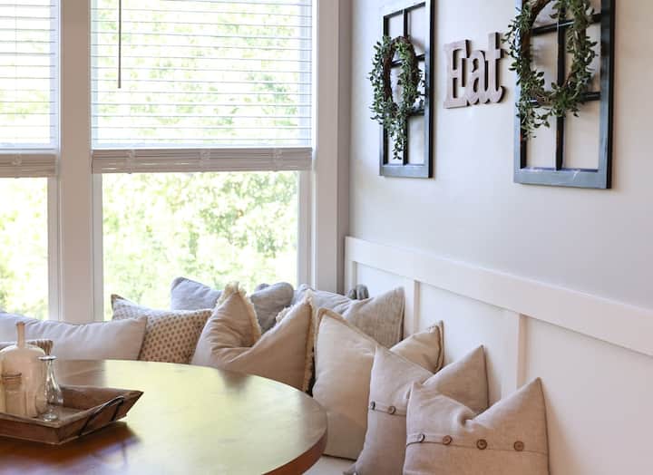 Modern & Spacious Family Home - Kansas City