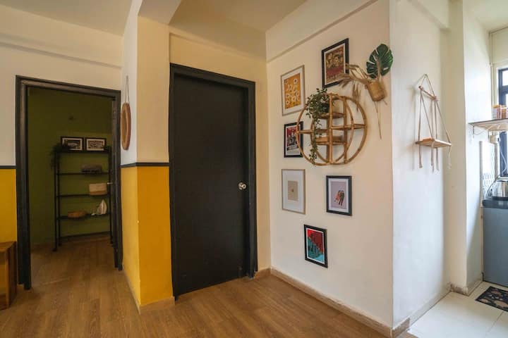 Umi  House - Sea View 2bhk Apartment At Versova - Mumbai