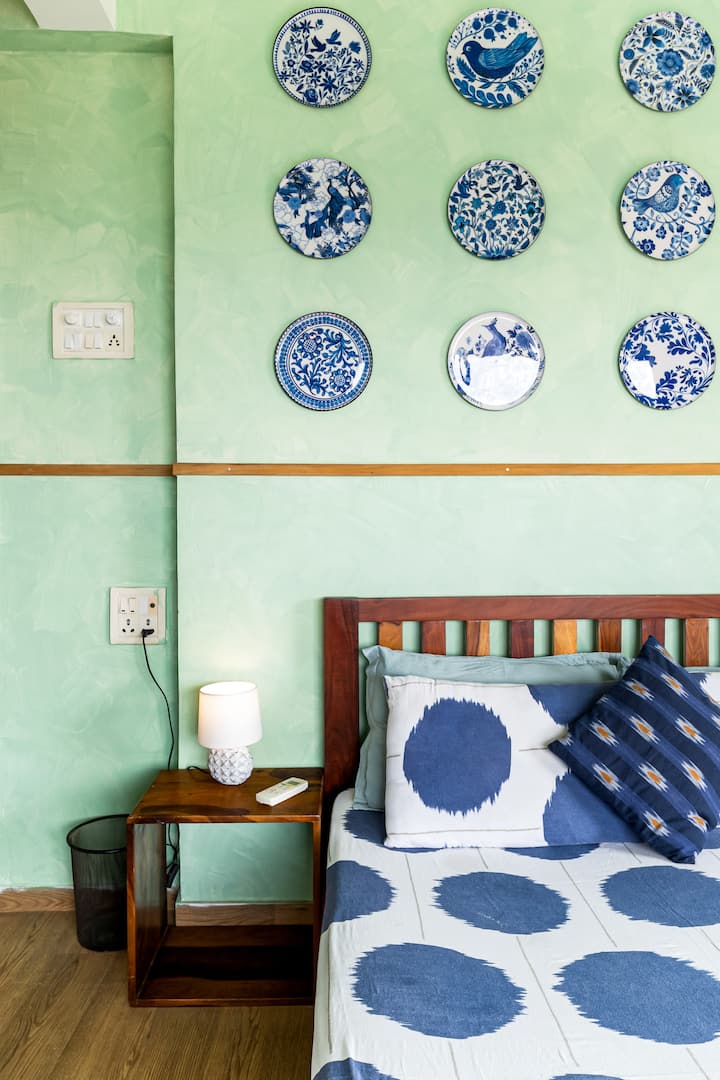 Umi  House - Sea View 2bhk Apartment At Versova - Mumbai