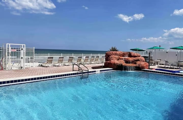 Amazing Fun & Sun King Bed Heated Pool Daytona - Daytona Beach, FL