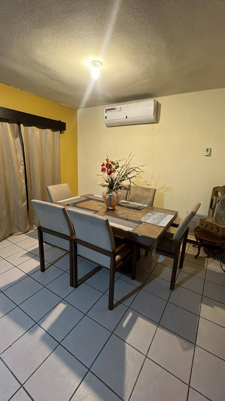 Casa 5 Cuartos, 6 Camas Ind., 3 Mat. Y 2.5 Baños - Chihuahua