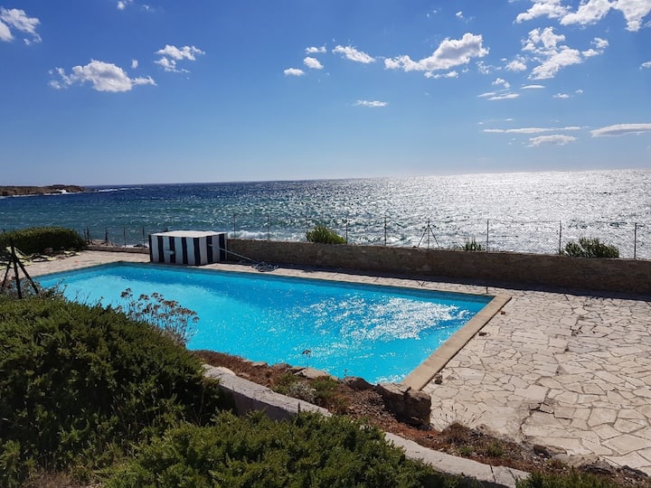 Pointe De La Tourette
Pieds Dans L’eau
Piscine - Bandol