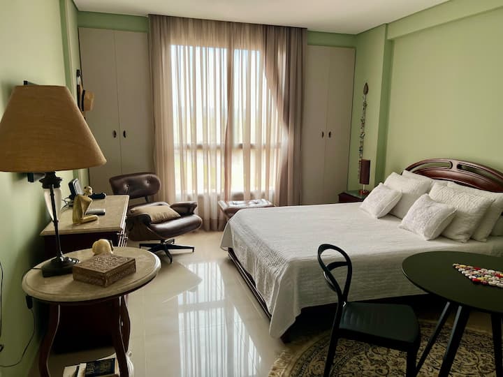 Studio Esmeralda C/ Garagem. Ideal P/estadia Longa - Brasilia