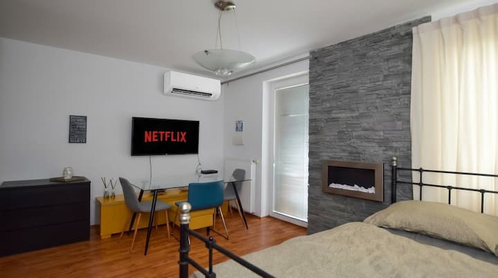 Free Netflix & Parking + Ac - Bratislava