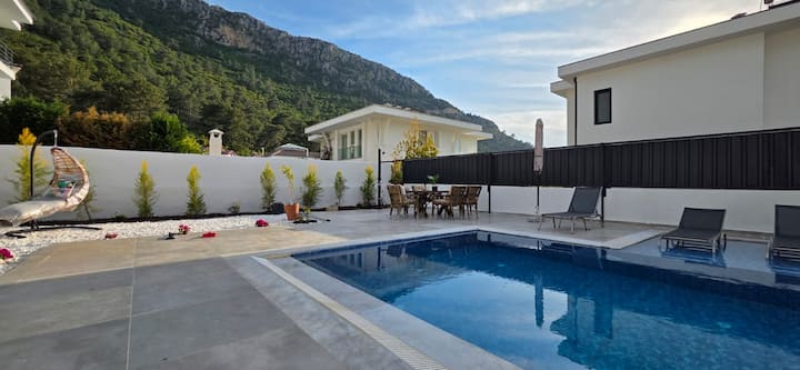 ÖLüdenizde Mükemmel 3+1 Havuzlu Jakuzili Villa - Ölüdeniz