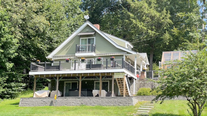 Cozy Winter Lake Escape + Hot Tub On Locke Lake - Pittsfield, NH