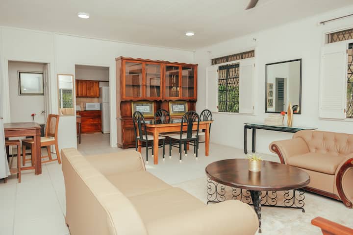 Spacious 2br/2ba Near To Beach, Dining & Shopping - Granada