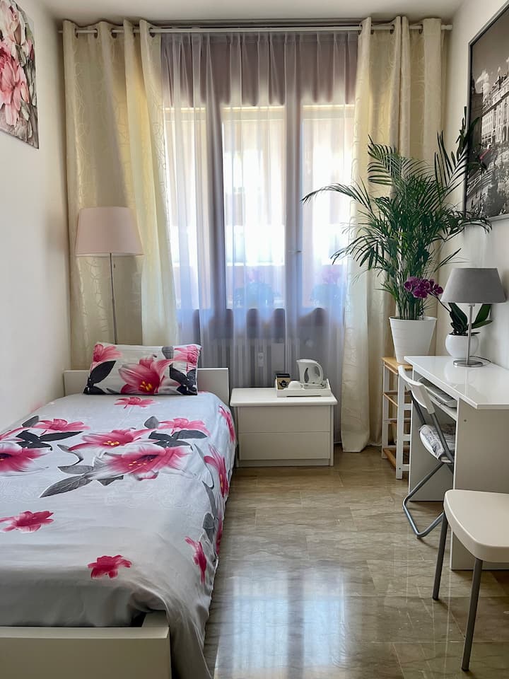Bright 1-bed Room With Shared Bathroom - Padua
