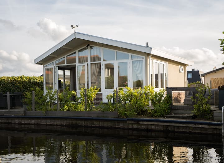 Lakeside Villa Near Amsterdam | Waterfront | Bikes - Breukelen