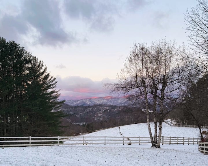 Cozy Farm Stay | Fireplaces, Views & Animals - North Carolina