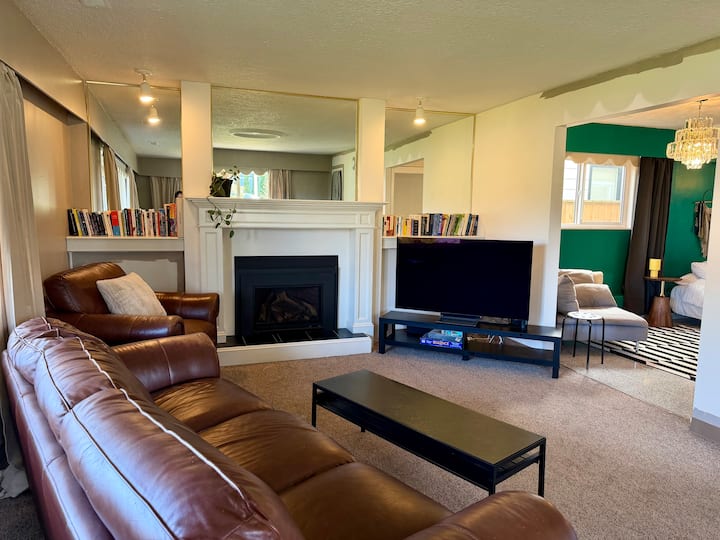 Spacious Private Suite | Walkable Hastings-sunrise - Burnaby