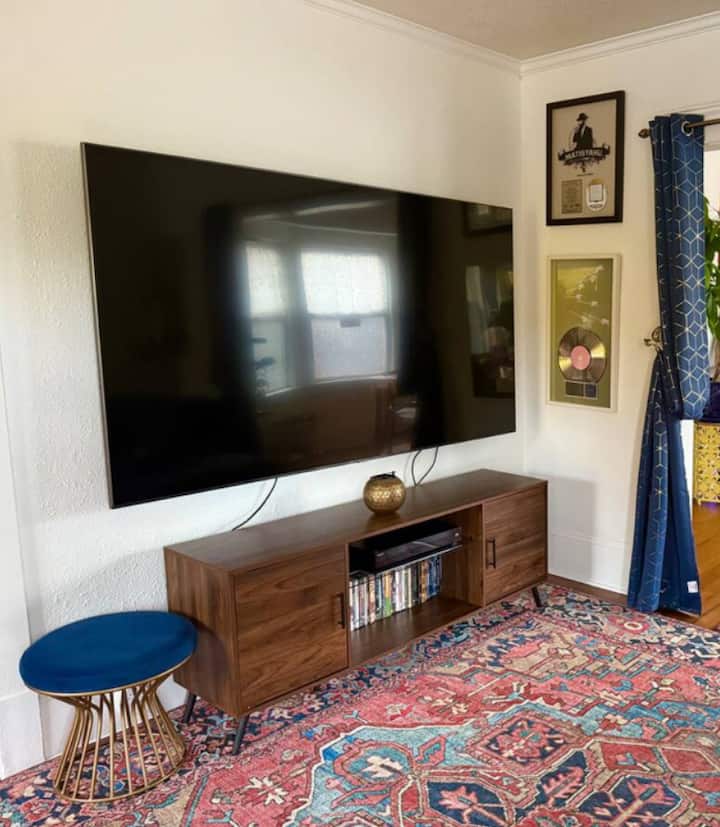 Comfy Bed - Great Kitchen - 85” Tv - W/d - Plants! - Portland, OR